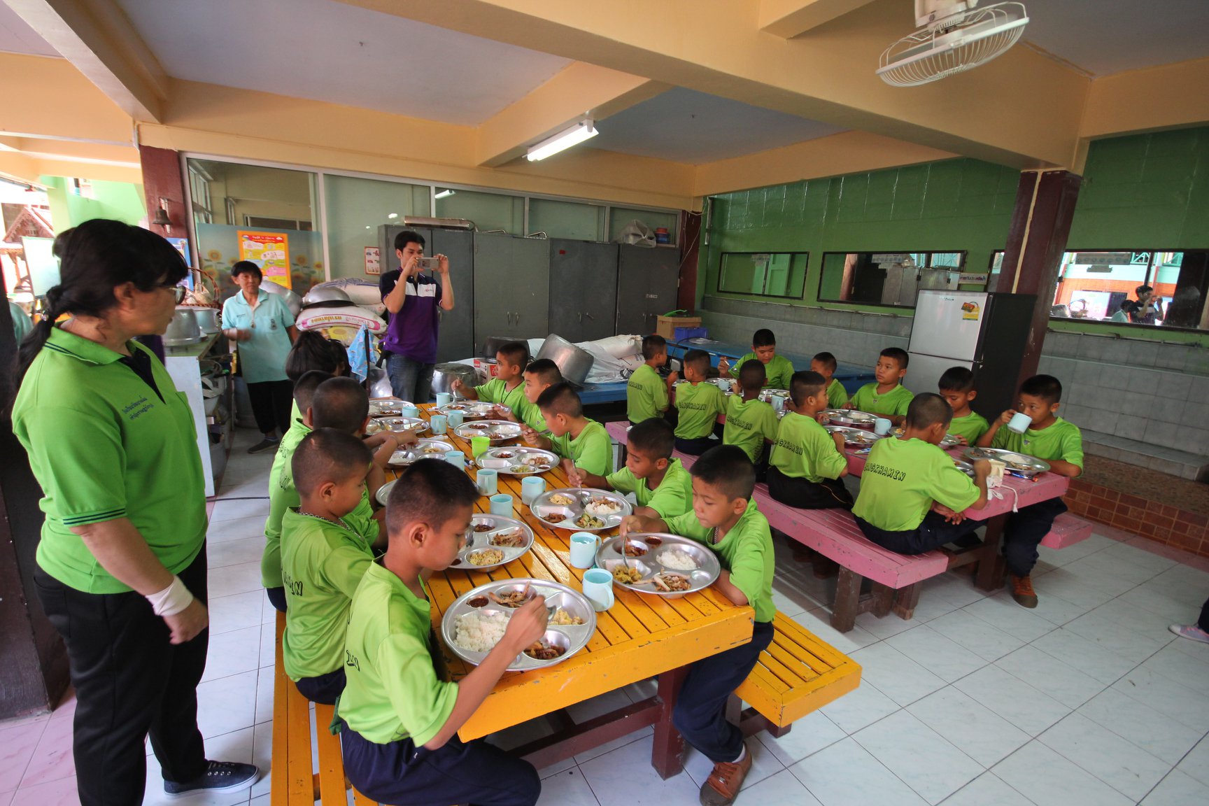 โครงการ ปันน้ำใจจากพี่สู่น้อง ปี 2 - PROEN Corp Public Company Limited